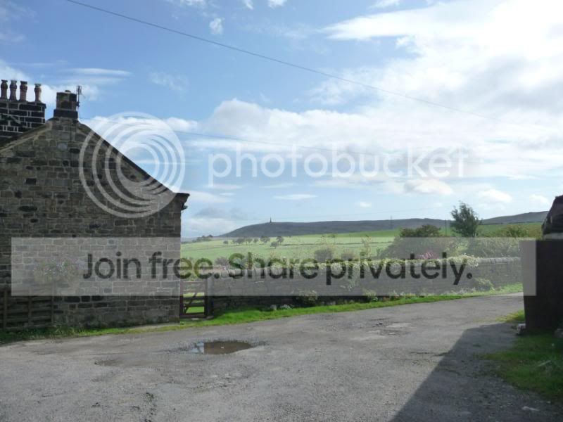 T/R. A walk along Langfield Edge to Stoodley Pike.