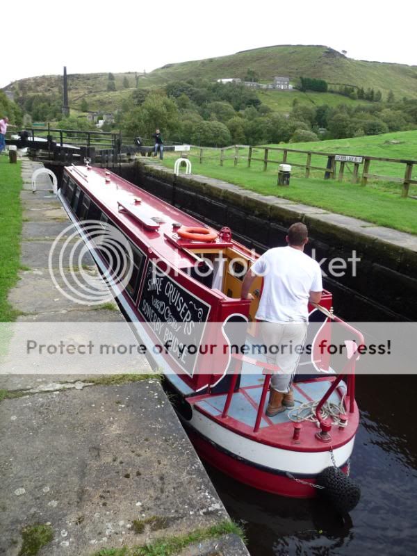 T/R. A walk along Langfield Edge to Stoodley Pike.