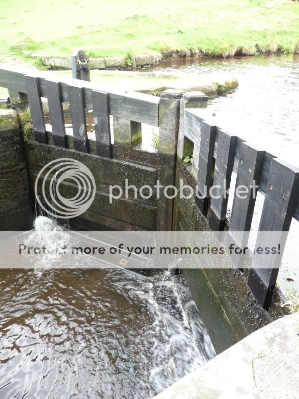 T/R. A walk along Langfield Edge to Stoodley Pike.