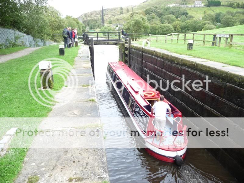 T/R. A walk along Langfield Edge to Stoodley Pike.